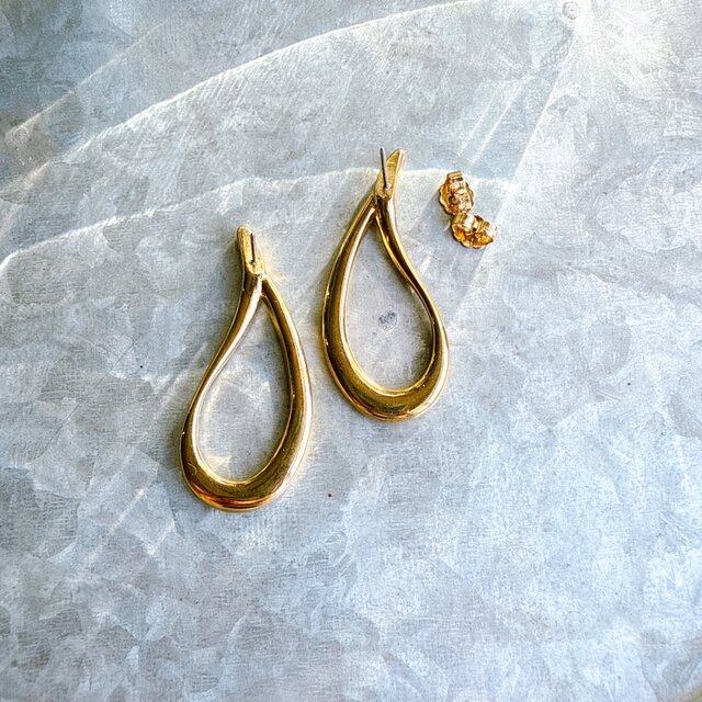 PA349-【 AVON 】エイボン・ヴィンテージピアス 1986 “Color Swirl” Blue Colored | iichi 日々の暮らしを心地よくするハンドメイドやアンティークの ...