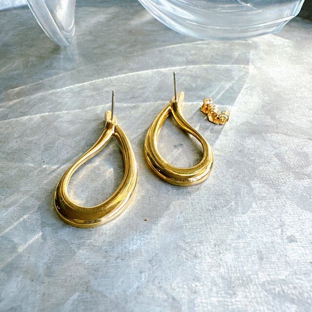 PA349-【 AVON 】エイボン・ヴィンテージピアス 1986 “Color Swirl” Blue Colored | iichi 日々の暮らしを心地よくするハンドメイドやアンティークの ...