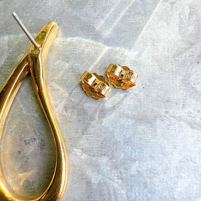 PA349-【 AVON 】エイボン・ヴィンテージピアス 1986 “Color Swirl” Blue Colored | iichi 日々の暮らしを心地よくするハンドメイドやアンティークの ...