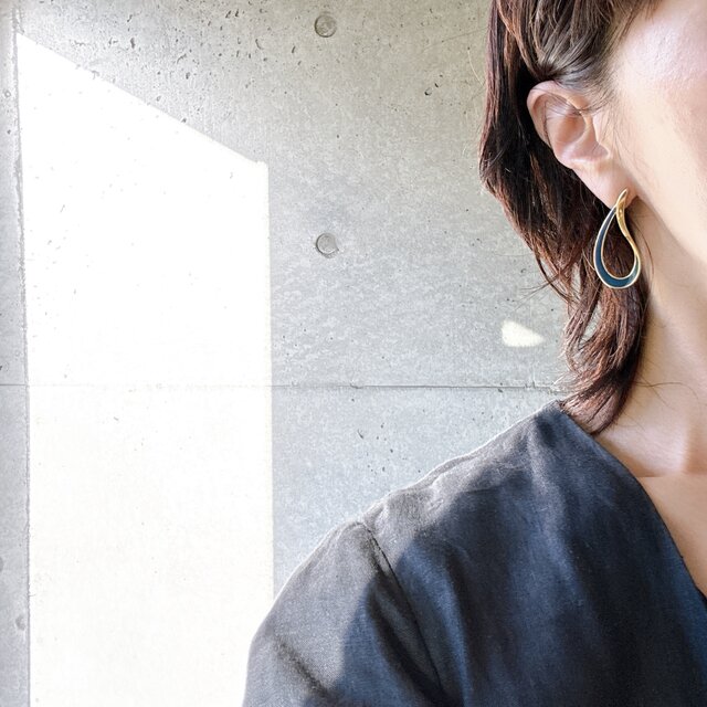 PA349-【 AVON 】エイボン・ヴィンテージピアス 1986 “Color Swirl” Blue Colored | iichi 日々の暮らしを心地よくするハンドメイドやアンティークの ...