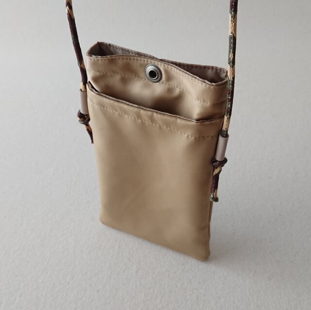 annco nylon mobile case [Camel] | iichi 日々の暮らしを心地よくするハンドメイドやアンティークのマーケットプレイス