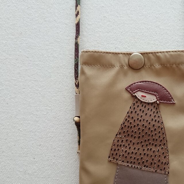 annco nylon mobile case [Camel] | iichi 日々の暮らしを心地よくするハンドメイドやアンティークのマーケットプレイス