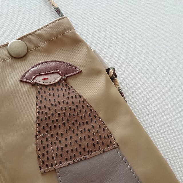 annco nylon mobile case [Camel] | iichi 日々の暮らしを心地よくするハンドメイドやアンティークのマーケットプレイス