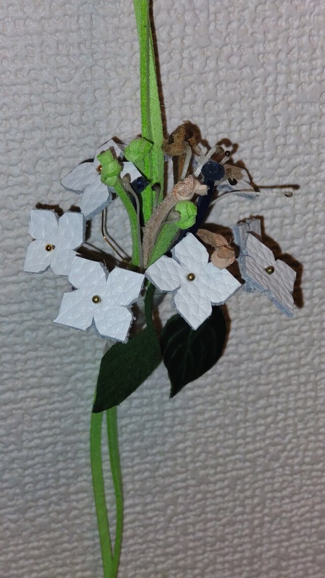 アジサイ チャーム 壁飾り | iichi 日々の暮らしを心地よくするハンドメイドやアンティークのマーケットプレイス