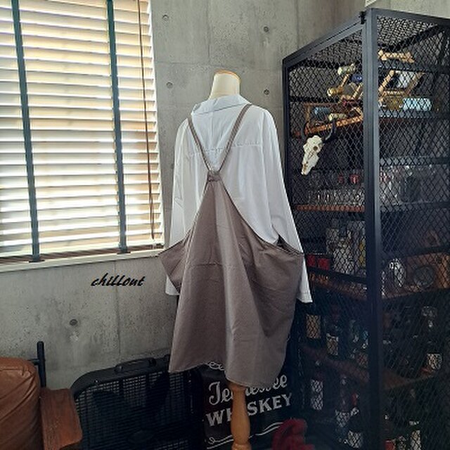 【sale】【背中がかわいい】エプロンドレス：チャコール：BILIEVE【0691】 | iichi 日々の暮らしを心地よくするハンドメイドやアンティークのマーケットプレイス