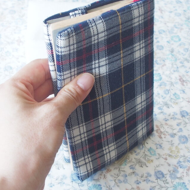 ブックカバー 文庫本 №31 | iichi 日々の暮らしを心地よくするハンドメイドやアンティークのマーケットプレイス