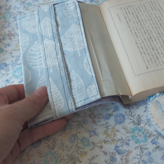 ブックカバー 文庫本 №32.33.34 | iichi 日々の暮らしを心地よくするハンドメイドやアンティークのマーケットプレイス