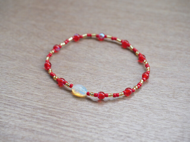 Beaded bracelet-113 | iichi 日々の暮らしを心地よくするハンドメイドやアンティークのマーケットプレイス