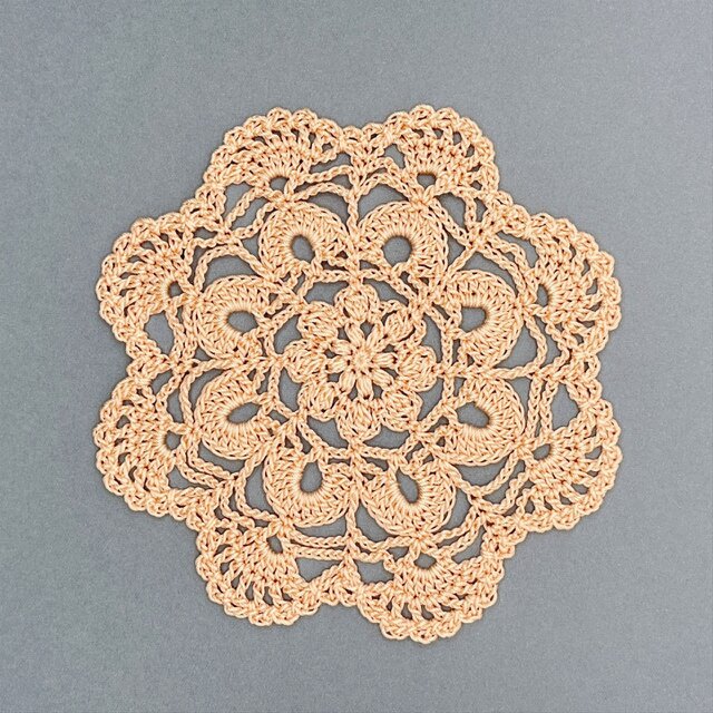 レースのお花ドイリー/070/ピンク | iichi 日々の暮らしを心地よくするハンドメイドやアンティークのマーケットプレイス