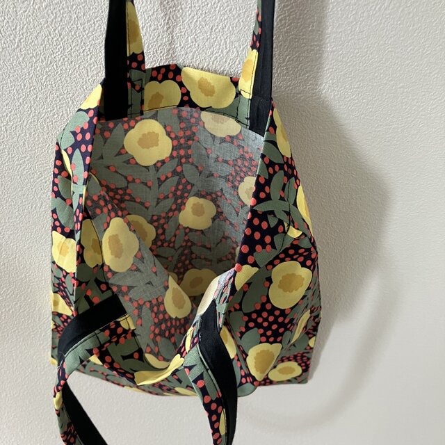 北欧柄のトートバッグ(ba-tt-082) | iichi 日々の暮らしを心地よくするハンドメイドやアンティークのマーケットプレイス