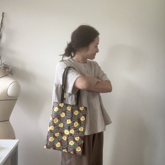 北欧柄のトートバッグ(ba-tt-082) | iichi 日々の暮らしを心地よくするハンドメイドやアンティークのマーケットプレイス