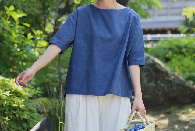 五分袖ブラウス（亀田縞 群青） | iichi 日々の暮らしを心地よくするハンドメイドやアンティークのマーケットプレイス