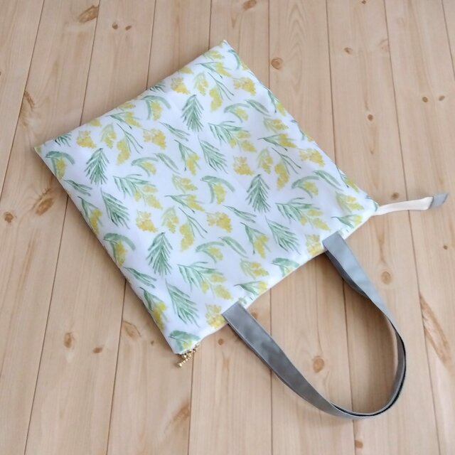 雨の日用 撥水加工のA4ファスナートートバッグ レインバッグ 梅雨 ミモザ 274 | iichi 日々の暮らしを心地よくするハンドメイドやアンティークのマーケットプレイス