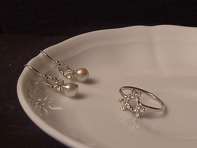 Utoka ☆ silver 金木犀 とあこやパール ピアス | iichi 日々の暮らしを心地よくするハンドメイドやアンティークのマーケットプレイス