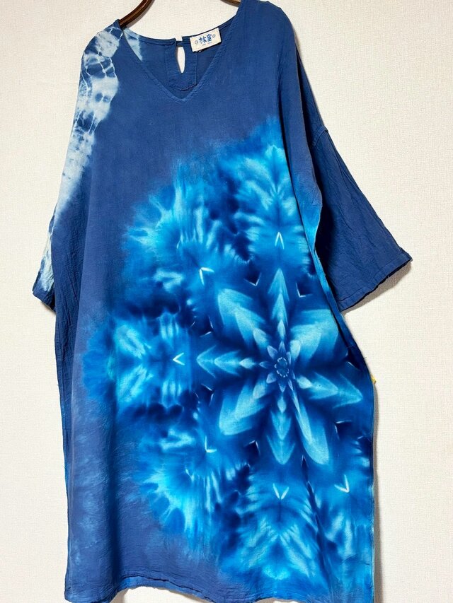 タイダイ ゆったりワンピース 藍色 スノーフレイク Hippies Dye最新作 HD24-18 | iichi 日々の暮らしを心地よくするハンドメイドやアンティークのマーケットプレイス