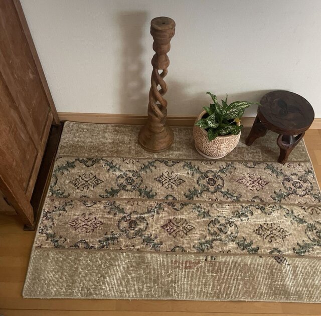 68.5×98 ベージュボタニカル パッチワーク トルコヴィンテージラグ | iichi 日々の暮らしを心地よくするハンドメイドやアンティークのマーケットプレイス