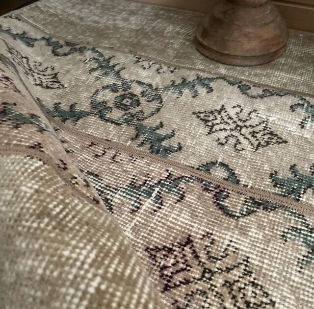 68.5×98 ベージュボタニカル パッチワーク トルコヴィンテージラグ | iichi 日々の暮らしを心地よくするハンドメイドやアンティークのマーケットプレイス