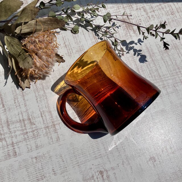 北欧＊エリック・ホグラン/こっくり琥珀色のガラスジョッキ/アンバー/BODA | iichi 日々の暮らしを心地よくするハンドメイドやアンティークのマーケットプレイス