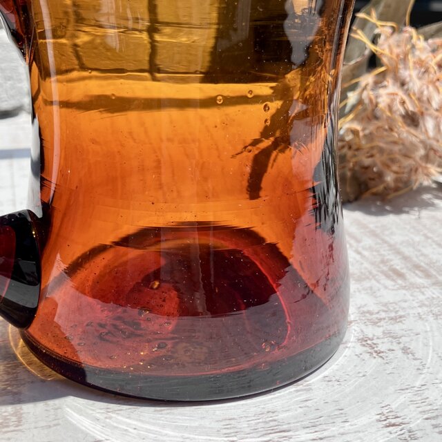 北欧＊エリック・ホグラン/こっくり琥珀色のガラスジョッキ/アンバー/BODA | iichi 日々の暮らしを心地よくするハンドメイドやアンティークのマーケットプレイス