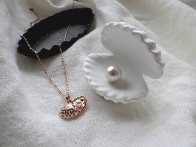 【セット販売】人魚姫の二枚貝のコフレセット リングホルダー × ペンダント ネックレスの色が選べる | iichi 日々の暮らしを心地よくするハンドメイドやアンティークのマーケットプレイス