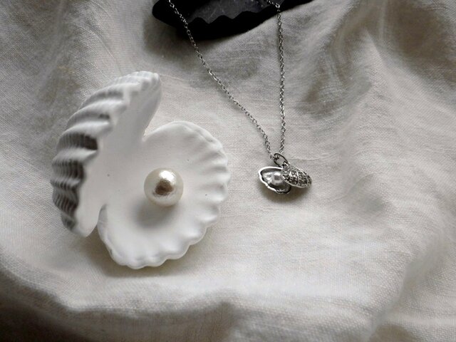 【セット販売】人魚姫の二枚貝のコフレセット リングホルダー × ペンダント ネックレスの色が選べる | iichi 日々の暮らしを心地よくするハンドメイドやアンティークのマーケットプレイス