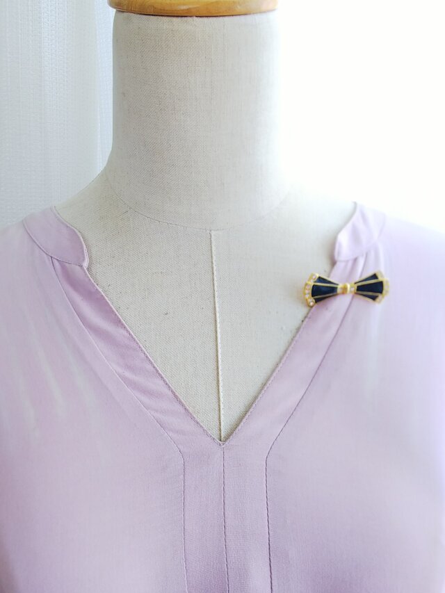 ヴィンテージ 漆黒／Gold／Rhineストーン リボンのブローチ | iichi 日々の暮らしを心地よくするハンドメイドやアンティークのマーケットプレイス