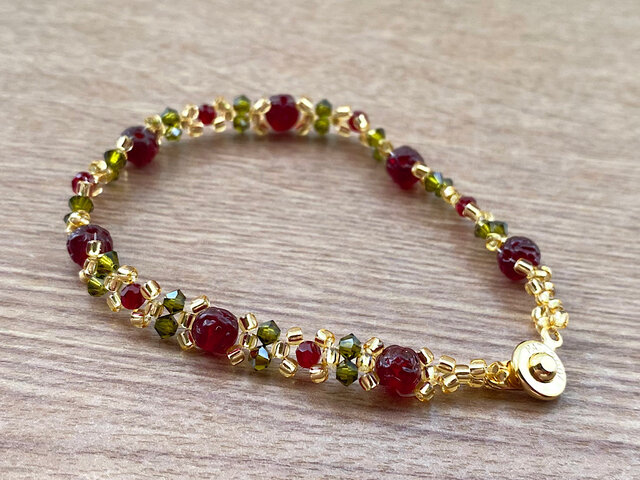 Beaded bracelet-114 | iichi 日々の暮らしを心地よくするハンドメイドやアンティークのマーケットプレイス