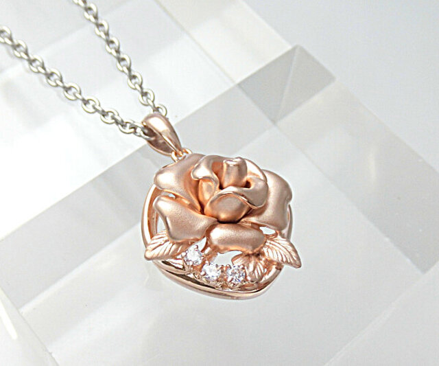 天然ダイヤモンド・ピンクのバラ『ロイヤルハイネス』のペンダント/シルバー製 | iichi 日々の暮らしを心地よくするハンドメイドやアンティークのマーケットプレイス