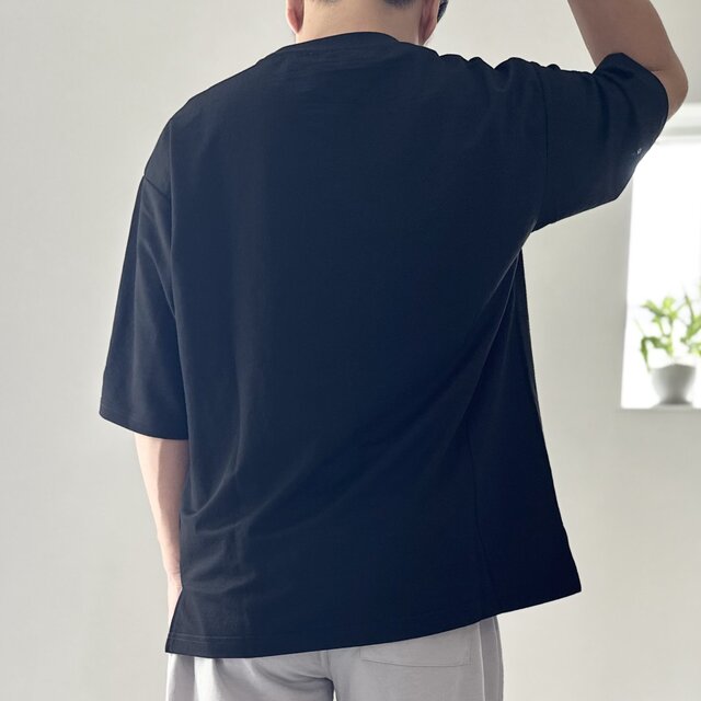【接触冷感】ユニセックス サイドスリット ポケット付 ルーズフィット Tシャツ【ブラック】『2025新作』 | iichi 日々の暮らしを心地よくするハンドメイドやアンティークのマーケットプレイス