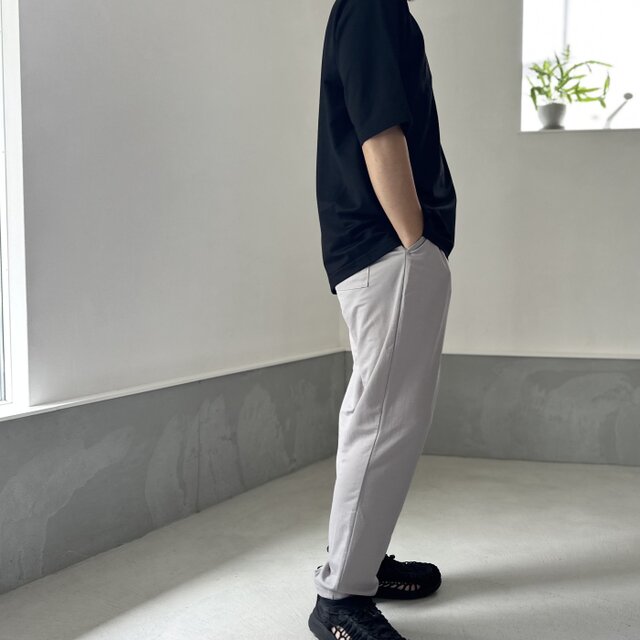 【接触冷感】ユニセックス サイドスリット ポケット付 ルーズフィット Tシャツ【ブラック】『2025新作』 | iichi 日々の暮らしを心地よくするハンドメイドやアンティークのマーケットプレイス