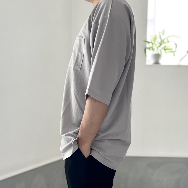 【接触冷感】ユニセックス サイドスリット ポケット付 ルーズフィット Tシャツ【ブラック】『2025新作』 | iichi 日々の暮らしを心地よくするハンドメイドやアンティークのマーケットプレイス