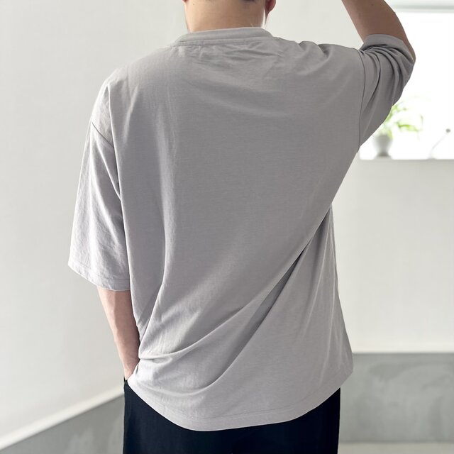 【接触冷感】ユニセックス サイドスリット ポケット付 ルーズフィット Tシャツ【ブラック】『2025新作』 | iichi 日々の暮らしを心地よくするハンドメイドやアンティークのマーケットプレイス