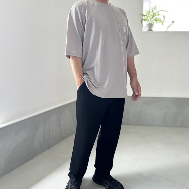 【接触冷感】ユニセックス サイドスリット ポケット付 ルーズフィット Tシャツ【ブラック】『2025新作』 | iichi 日々の暮らしを心地よくするハンドメイドやアンティークのマーケットプレイス