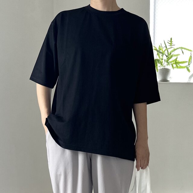 【接触冷感】ユニセックス サイドスリット ポケット付 ルーズフィット Tシャツ【ブラック】『2025新作』 | iichi 日々の暮らしを心地よくするハンドメイドやアンティークのマーケットプレイス