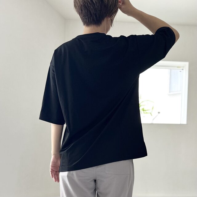 【接触冷感】ユニセックス サイドスリット ポケット付 ルーズフィット Tシャツ【ブラック】『2025新作』 | iichi 日々の暮らしを心地よくするハンドメイドやアンティークのマーケットプレイス