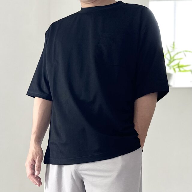 【接触冷感】ユニセックス サイドスリット ポケット付 ルーズフィット Tシャツ【ブラック】『2025新作』 | iichi 日々の暮らしを心地よくするハンドメイドやアンティークのマーケットプレイス
