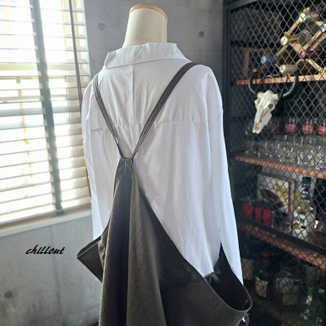 【背中がかわいい】エプロンドレス：ワッシャーリネン：オリーブドラブ【0752】 | iichi 日々の暮らしを心地よくするハンドメイドやアンティークのマーケットプレイス