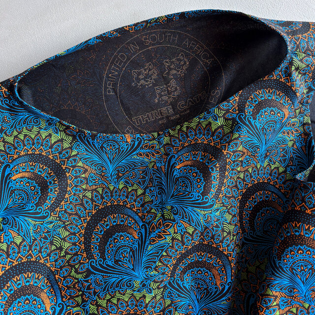 シュエシュエファブリック ボートネックブラウス Shweshwe green x blue | iichi 日々の暮らしを心地よくするハンドメイドやアンティークのマーケットプレイス