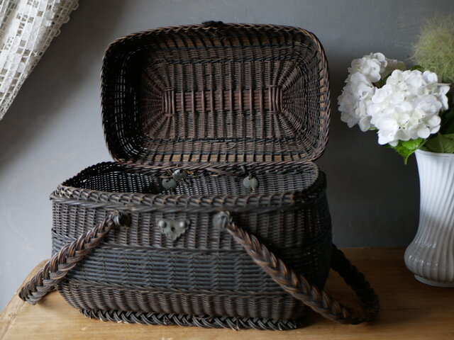 no.3 サックドフィヨンセ アンティークパニエ フランスアンティーク アンティークのある暮らし | iichi 日々の暮らしを心地よくするハンドメイドやアンティークのマーケットプレイス
