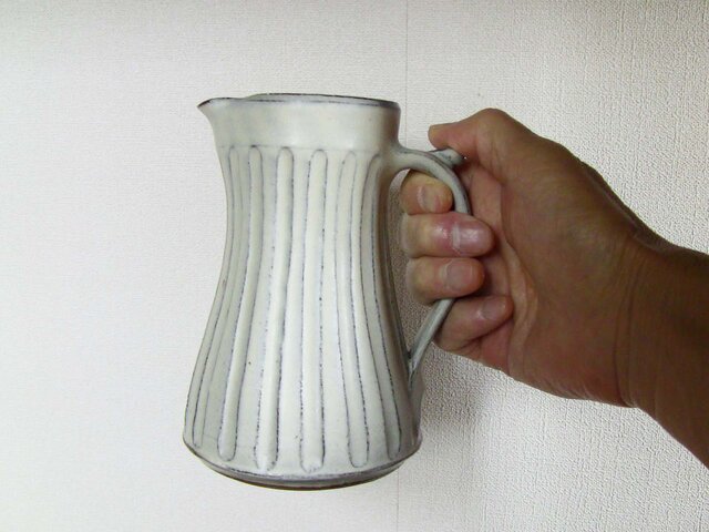 しのぎ手ピッチャー（蘭越）15cm | iichi 日々の暮らしを心地よくするハンドメイドやアンティークのマーケットプレイス
