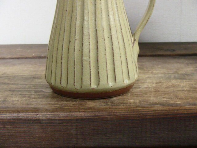 しのぎ手ピッチャー（伊羅保）15cm | iichi 日々の暮らしを心地よくするハンドメイドやアンティークのマーケットプレイス