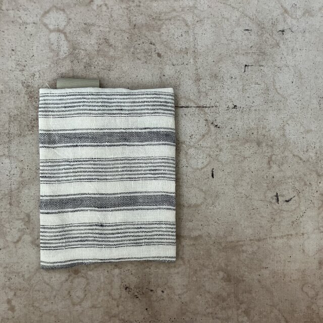 リネンのティッシュケース(635) | iichi 日々の暮らしを心地よくするハンドメイドやアンティークのマーケットプレイス