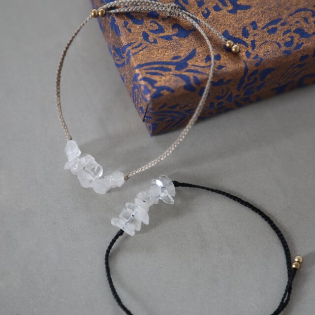 Crystal bracelet / 紐ブラック | iichi 日々の暮らしを心地よくするハンドメイドやアンティークのマーケットプレイス