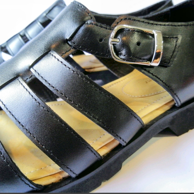 本革グルカサンダル 無料サイズ調整 23cmから製作可能 ブラック 色変更可能 | iichi 日々の暮らしを心地よくするハンドメイドやアンティークのマーケットプレイス