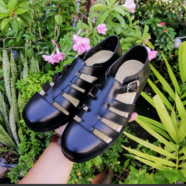 本革グルカサンダル 無料サイズ調整 23cmから製作可能 ブラック 色変更可能 | iichi 日々の暮らしを心地よくするハンドメイドやアンティークのマーケットプレイス