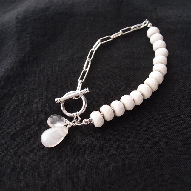 White Magnesite × Chain Bracelet／ホワイトマグネサイト×チェーン ブレスレット | iichi 日々の暮らしを心地よくするハンドメイドやアンティークのマーケットプレイス