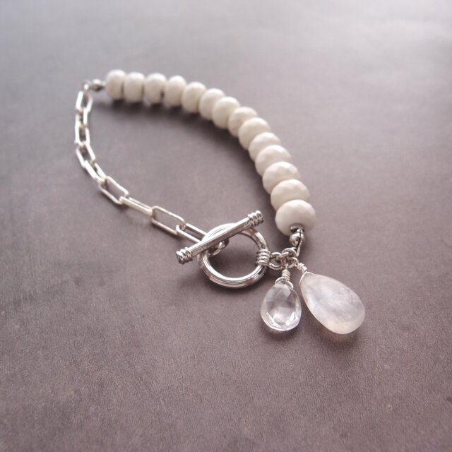 White Magnesite × Chain Bracelet／ホワイトマグネサイト×チェーン ブレスレット | iichi 日々の暮らしを心地よくするハンドメイドやアンティークのマーケットプレイス