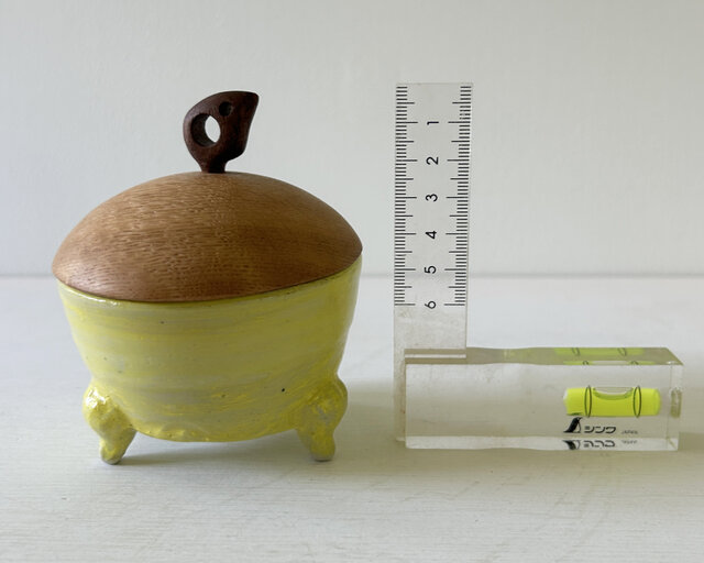 三足小鉢・黄 | iichi 日々の暮らしを心地よくするハンドメイドやアンティークのマーケットプレイス