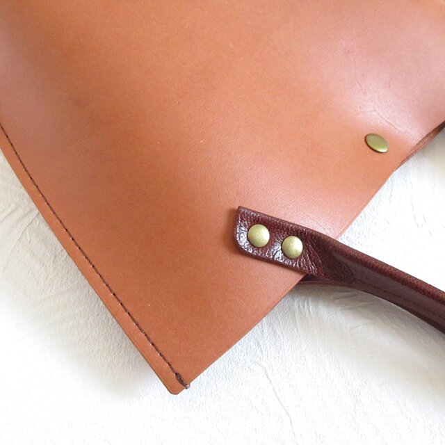 NEWライン♪《牛革》ロングハンドル・底マチワイド・一枚革のミニトート・0596 | iichi 日々の暮らしを心地よくするハンドメイドやアンティークのマーケットプレイス