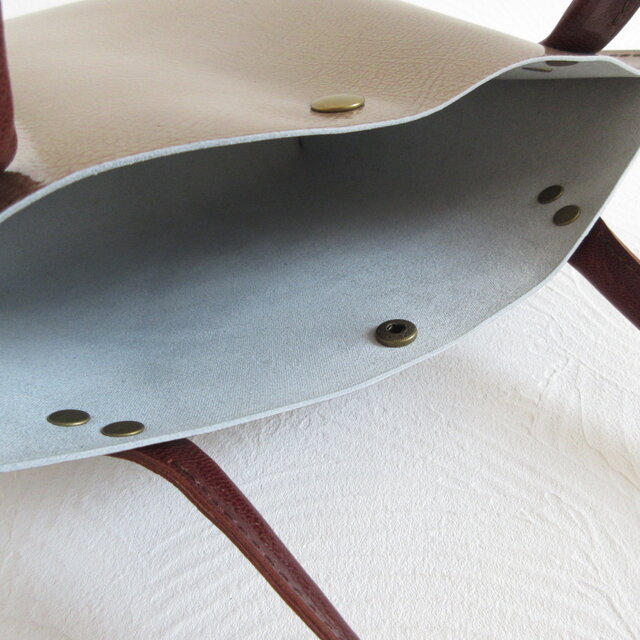 NEWライン♪《牛革》ロングハンドル・底マチワイド・一枚革のミニトート・0606 | iichi 日々の暮らしを心地よくするハンドメイドやアンティークのマーケットプレイス